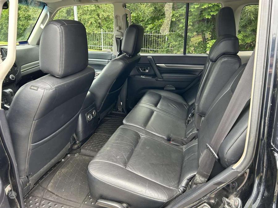 Melns Mitsubishi Pajero 2007 Viļņa, ar dzinēja tilpumu 3.20 L un nobraukumu 304 tūkst. km par 5500 €, foto 11 vietnē AUTOMOTO.COM.LV
