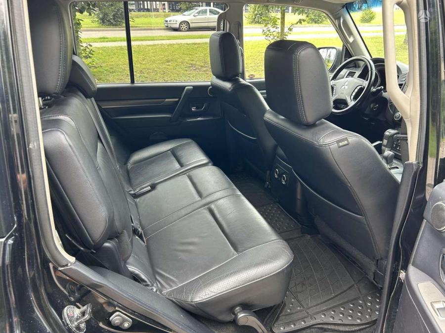 Melns Mitsubishi Pajero 2007 Viļņa, ar dzinēja tilpumu 3.20 L un nobraukumu 304 tūkst. km par 5500 €, foto 12 vietnē AUTOMOTO.COM.LV