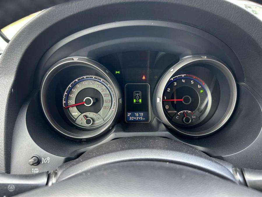 Melns Mitsubishi Pajero 2007 Viļņa, ar dzinēja tilpumu 3.20 L un nobraukumu 304 tūkst. km par 5500 €, foto 13 vietnē AUTOMOTO.COM.LV