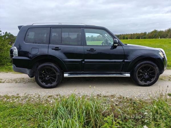 Black Mitsubishi Pajero 2007 in Kuressaare, with an engine capacity of 3.20 L and mileage of 408 thousand km for 5850 €, photo 4 on AUTOMOTO.COM.LV
