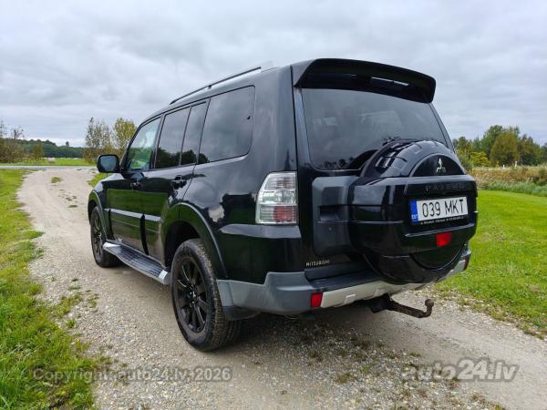 Black Mitsubishi Pajero 2007 in Kuressaare, with an engine capacity of 3.20 L and mileage of 408 thousand km for 5850 €, photo 5 on AUTOMOTO.COM.LV