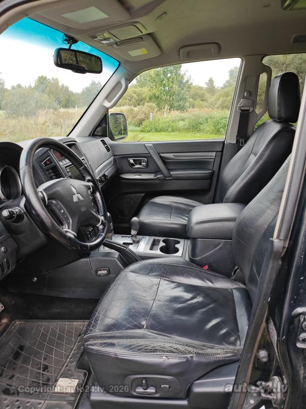 Black Mitsubishi Pajero 2007 in Kuressaare, with an engine capacity of 3.20 L and mileage of 408 thousand km for 5850 €, photo 7 on AUTOMOTO.COM.LV