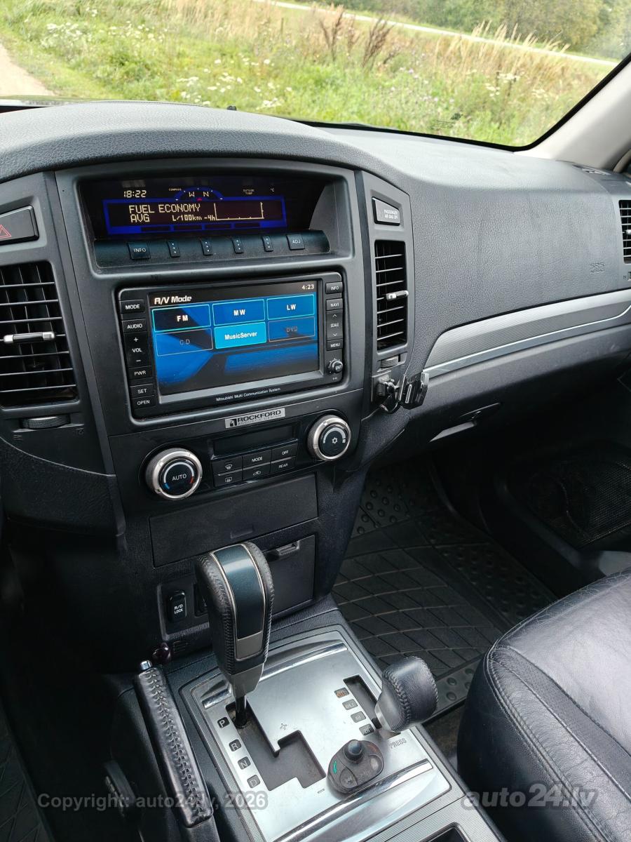 Melns Mitsubishi Pajero 2007 Kuresāre, ar dzinēja tilpumu 3.20 L un nobraukumu 408 tūkst. km par 5850 €, foto 8 vietnē AUTOMOTO.COM.LV