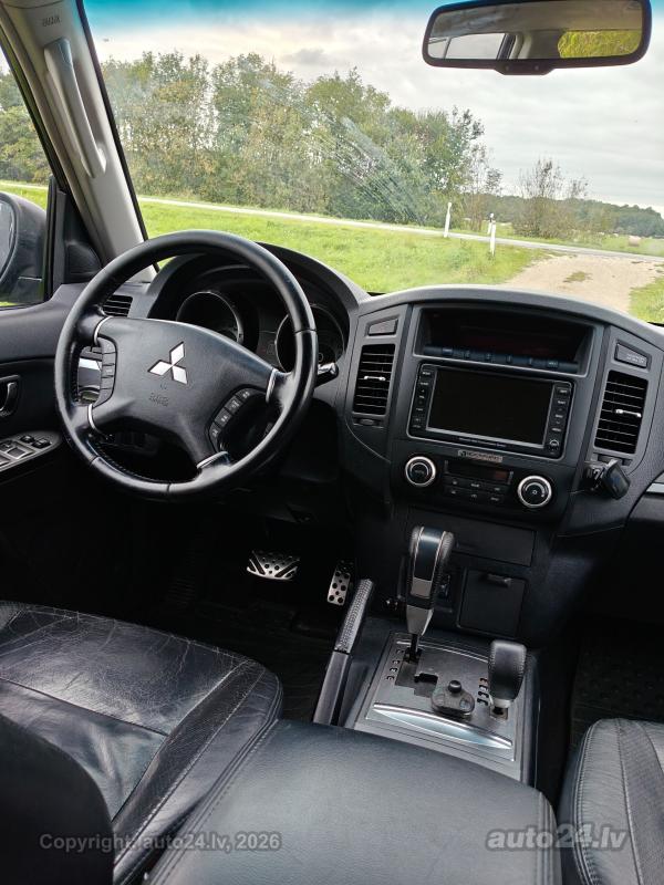 Black Mitsubishi Pajero 2007 in Kuressaare, with an engine capacity of 3.20 L and mileage of 408 thousand km for 5850 €, photo 9 on AUTOMOTO.COM.LV