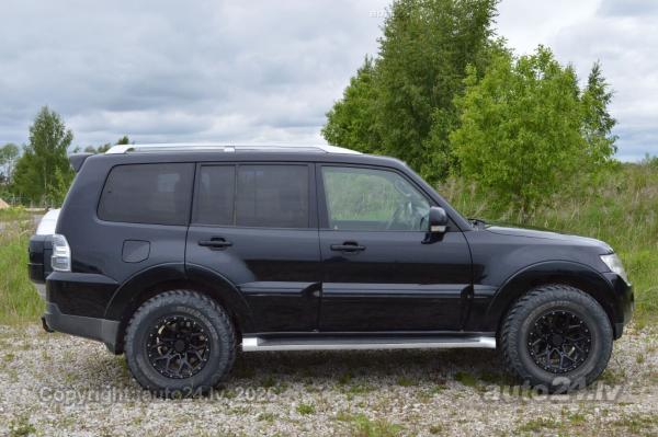 Melns Mitsubishi Pajero 2007 Viljandi, ar dzinēja tilpumu 3.20 L un nobraukumu 424 tūkst. km par 5990 €, foto 7 vietnē AUTOMOTO.COM.LV