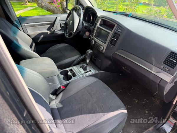 Melns Mitsubishi Pajero 2007 Viljandi, ar dzinēja tilpumu 3.20 L un nobraukumu 424 tūkst. km par 5990 €, foto 8 vietnē AUTOMOTO.COM.LV