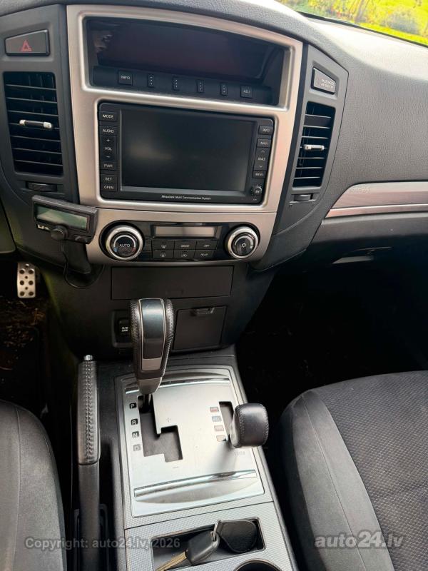 Melns Mitsubishi Pajero 2007 Viljandi, ar dzinēja tilpumu 3.20 L un nobraukumu 424 tūkst. km par 5990 €, foto 10 vietnē AUTOMOTO.COM.LV