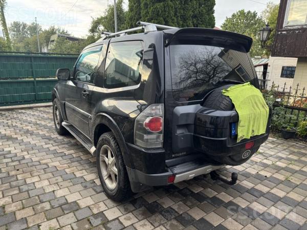 Melns Mitsubishi Pajero 2007 Rīga, ar dzinēja tilpumu 3.20 L un nobraukumu 285 tūkst. km par 5000 €, foto 4 vietnē AUTOMOTO.COM.LV