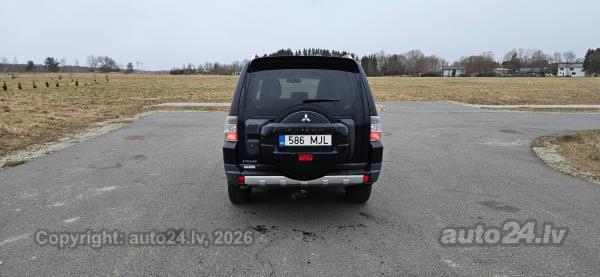 Mitsubishi Pajero 2007 Tallina vietnÄ Melns Mitsubishi Pajero 2007 Tallina, ar dzinÄja tilpumu 3.20 L un nobraukumu 360 tÅ«kst. km par 4998 ā¬, foto 7 vietnÄ AUTOMOTO.COM.LV
