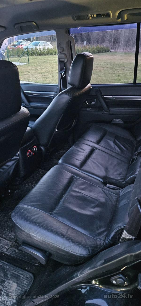 Mitsubishi Pajero 2007 Tallina vietnÄ Melns Mitsubishi Pajero 2007 Tallina, ar dzinÄja tilpumu 3.20 L un nobraukumu 360 tÅ«kst. km par 4998 ā¬, foto 10 vietnÄ AUTOMOTO.COM.LV
