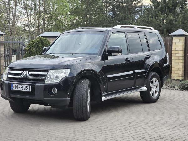 Melns Mitsubishi Pajero 2007 Viļņa, ar dzinēja tilpumu 3.20 L un nobraukumu 216 tūkst. km par 11999 €, foto 1 vietnē AUTOMOTO.COM.LV