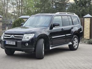 Black Mitsubishi Pajero 2007 in Vilnius, with an engine capacity of 3.20 L and mileage of 216 thousand km for 11999 €, photo  on AUTOMOTO.COM.LV