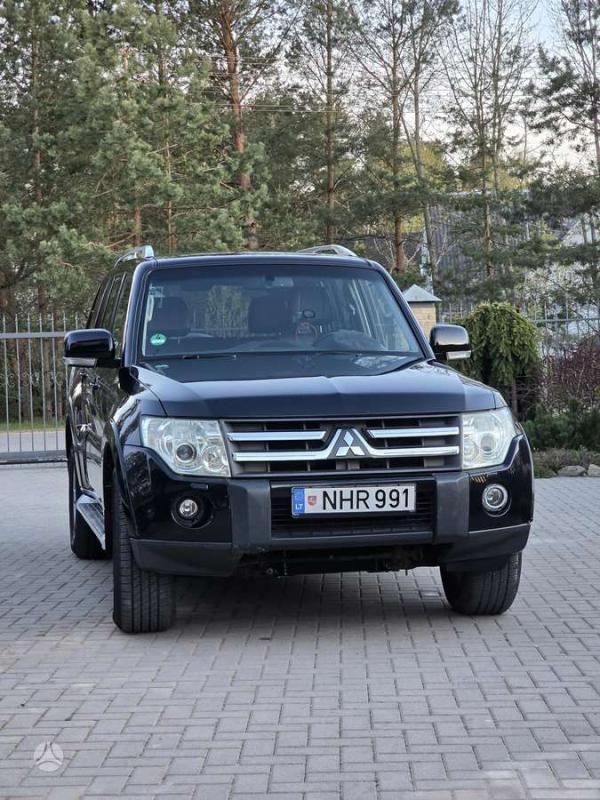 Melns Mitsubishi Pajero 2007 Viļņa, ar dzinēja tilpumu 3.20 L un nobraukumu 216 tūkst. km par 11999 €, foto 3 vietnē AUTOMOTO.COM.LV