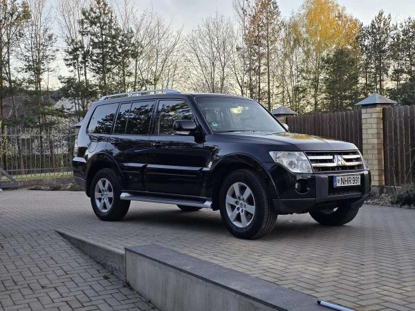 Melns Mitsubishi Pajero 2007 Viļņa, ar dzinēja tilpumu 3.20 L un nobraukumu 216 tūkst. km par 11999 €, foto 4 vietnē AUTOMOTO.COM.LV
