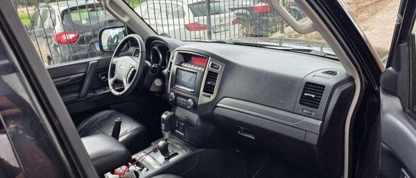 Melns Mitsubishi Pajero 2007 Viļņa, ar dzinēja tilpumu 3.20 L un nobraukumu 216 tūkst. km par 11999 €, foto 7 vietnē AUTOMOTO.COM.LV