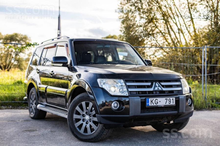 Black Mitsubishi Pajero 2007 in Riga, with an engine capacity of 3.20 L and mileage of 347 thousand km for 9490 €, photo 3 on AUTOMOTO.COM.LV
