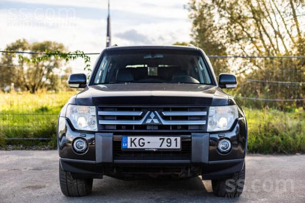 Melns Mitsubishi Pajero 2007 Rīga, ar dzinēja tilpumu 3.20 L un nobraukumu 347 tūkst. km par 9490 €, foto 4 vietnē AUTOMOTO.COM.LV