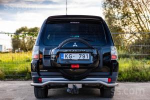 Black Mitsubishi Pajero 2007 in Riga, with an engine capacity of 3.20 L and mileage of 347 thousand km for 9490 €, photo 9 on AUTOMOTO.COM.LV