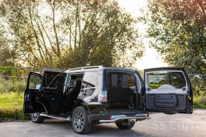 Black Mitsubishi Pajero 2007 in Riga, with an engine capacity of 3.20 L and mileage of 347 thousand km for 9490 €, photo 10 on AUTOMOTO.COM.LV