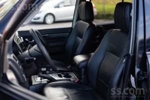 Black Mitsubishi Pajero 2007 in Riga, with an engine capacity of 3.20 L and mileage of 347 thousand km for 9490 €, photo 15 on AUTOMOTO.COM.LV
