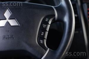 Black Mitsubishi Pajero 2007 in Riga, with an engine capacity of 3.20 L and mileage of 347 thousand km for 9490 €, photo 21 on AUTOMOTO.COM.LV