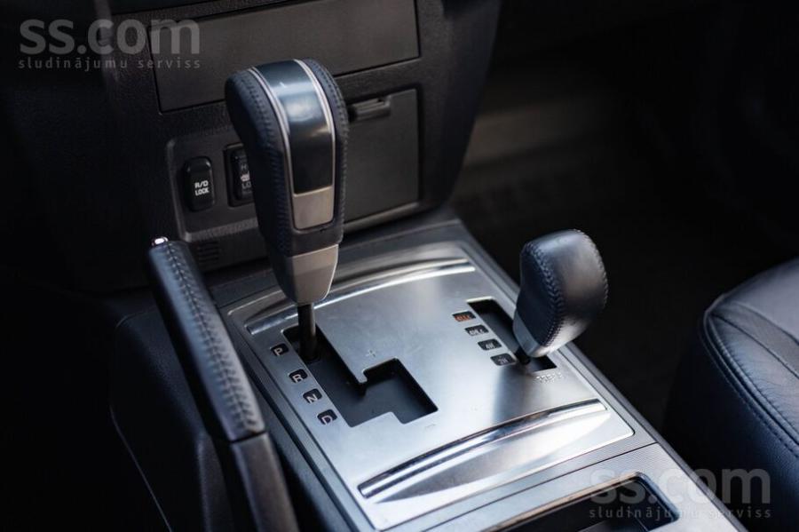 Black Mitsubishi Pajero 2007 in Riga, with an engine capacity of 3.20 L and mileage of 347 thousand km for 9490 €, photo 29 on AUTOMOTO.COM.LV