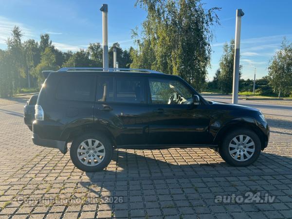 Мицубиси Паджеро 2008 в Тарту на AUTOMOTO.COM.LV Черный Мицубиси Паджеро 2008 в Тарту, объемом двигателя 3.20 л и пробегом 225 тыс. км за 7700 €, фото 6 на AUTOMOTO.COM.LV