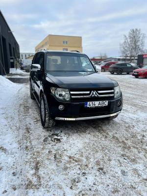 Melns Mitsubishi Pajero 2009 Tallina, ar dzinēja tilpumu 3.20 L un nobraukumu 447 tūkst. km par 11500 €, foto  vietnē AUTOMOTO.COM.LV