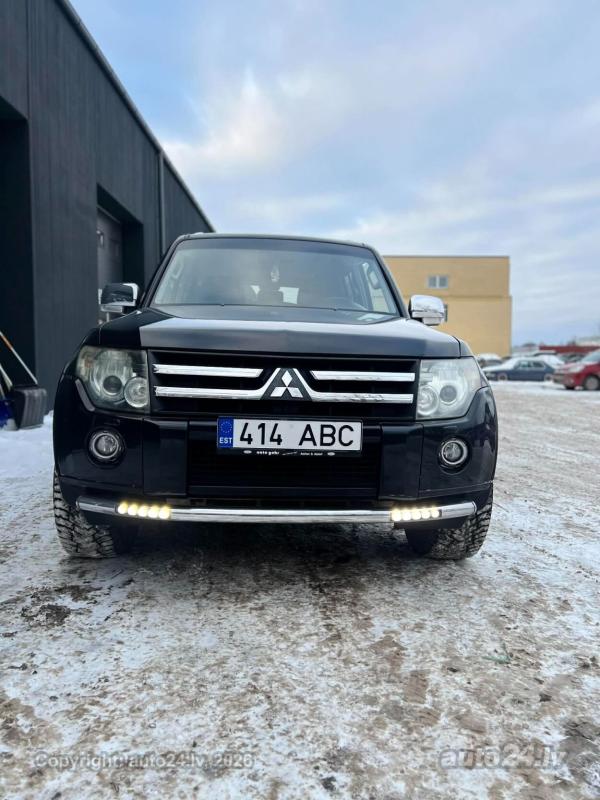 Melns Mitsubishi Pajero 2009 Tallina, ar dzinēja tilpumu 3.20 L un nobraukumu 447 tūkst. km par 11500 €, foto 2 vietnē AUTOMOTO.COM.LV
