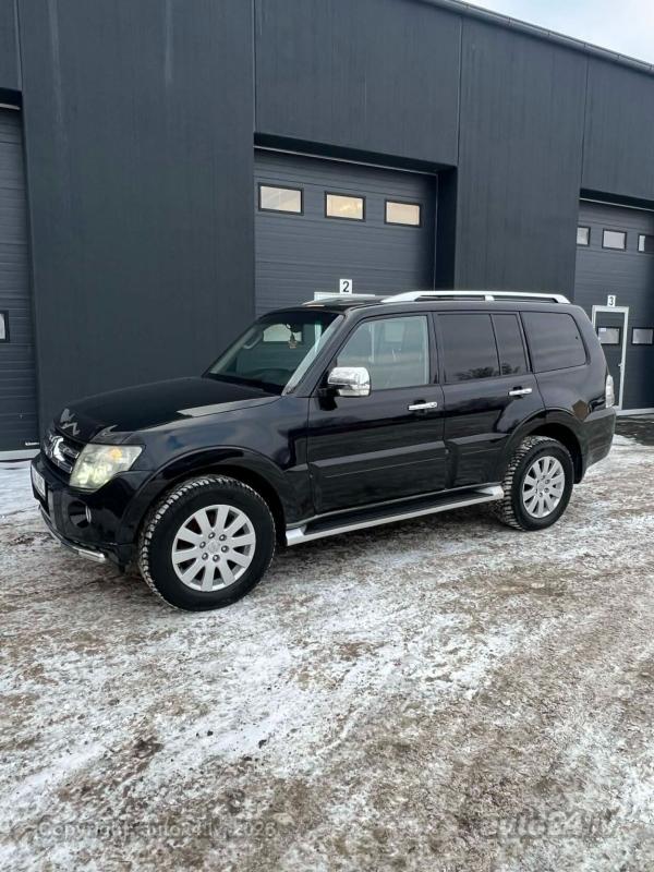 Melns Mitsubishi Pajero 2009 Tallina, ar dzinēja tilpumu 3.20 L un nobraukumu 447 tūkst. km par 11500 €, foto 7 vietnē AUTOMOTO.COM.LV