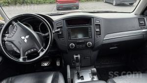 Black Mitsubishi Pajero 2011 in Riga, with an engine capacity of 3.20 L and mileage of 247 thousand km for 8490 €, photo 6 on AUTOMOTO.COM.LV