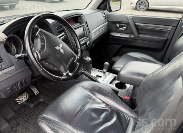Мицубиси Паджеро 2011 в Рига на AUTOMOTO.COM.LV Черный Мицубиси Паджеро 2011 в Рига, объемом двигателя 3.20 л и пробегом 247 тыс. км за 8490 €, фото 5 на AUTOMOTO.COM.LV