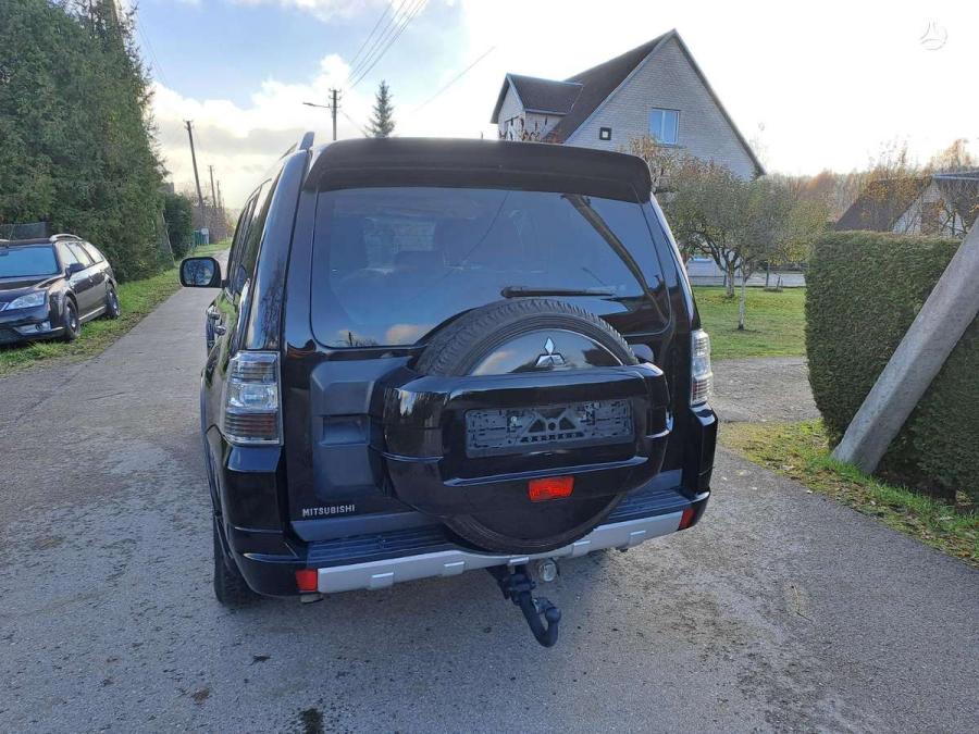 Black Mitsubishi Pajero 2012 in Prienai, with an engine capacity of 3.20 L and mileage of 212 thousand km for 9800 €, photo 9 on AUTOMOTO.COM.LV