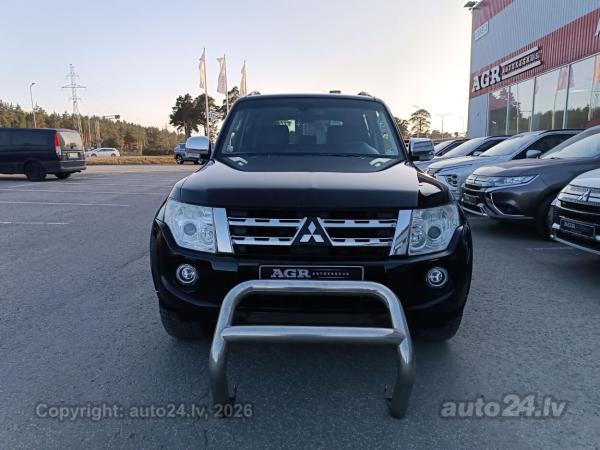 Melns Mitsubishi Pajero 2012 Tallina, ar dzinēja tilpumu 3.20 L un nobraukumu 292 tūkst. km par 13990 €, foto 4 vietnē AUTOMOTO.COM.LV