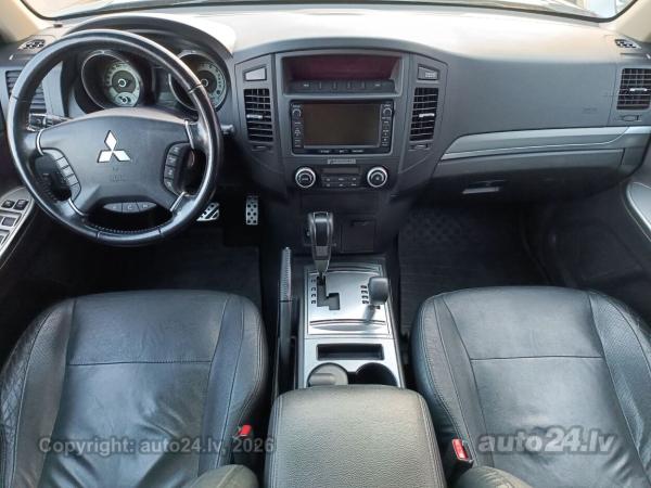 Melns Mitsubishi Pajero 2012 Tallina, ar dzinēja tilpumu 3.20 L un nobraukumu 292 tūkst. km par 13990 €, foto 6 vietnē AUTOMOTO.COM.LV
