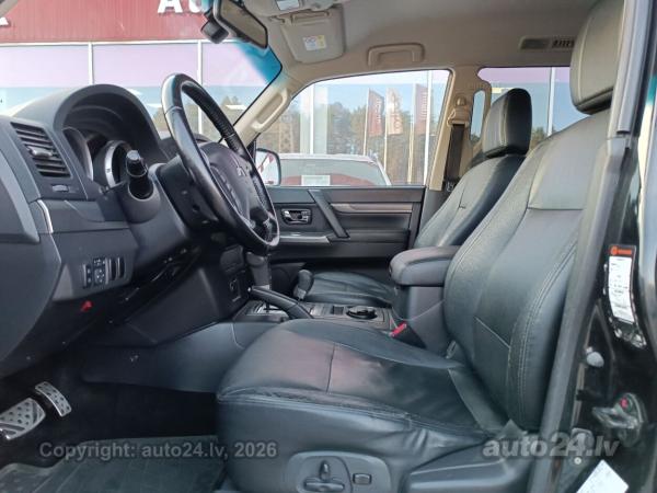 Melns Mitsubishi Pajero 2012 Tallina, ar dzinēja tilpumu 3.20 L un nobraukumu 292 tūkst. km par 13990 €, foto 8 vietnē AUTOMOTO.COM.LV