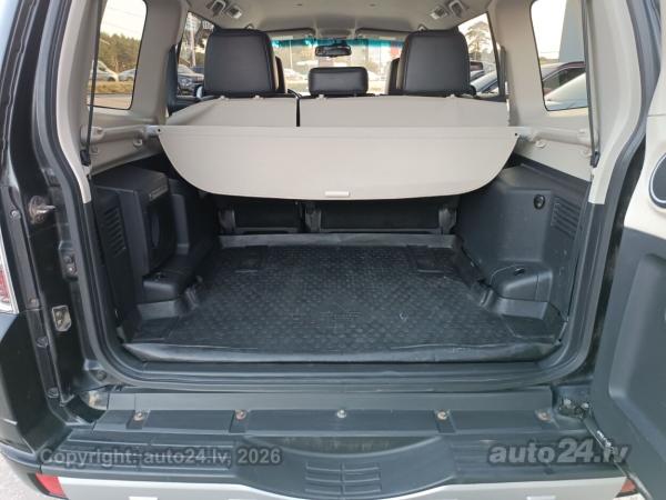 Melns Mitsubishi Pajero 2012 Tallina, ar dzinēja tilpumu 3.20 L un nobraukumu 292 tūkst. km par 13990 €, foto 11 vietnē AUTOMOTO.COM.LV