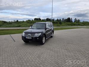Black Mitsubishi Pajero 2012 in Gulbene, with an engine capacity of 3.50 L and mileage of 175 thousand km for 11500 €, photo  on AUTOMOTO.COM.LV