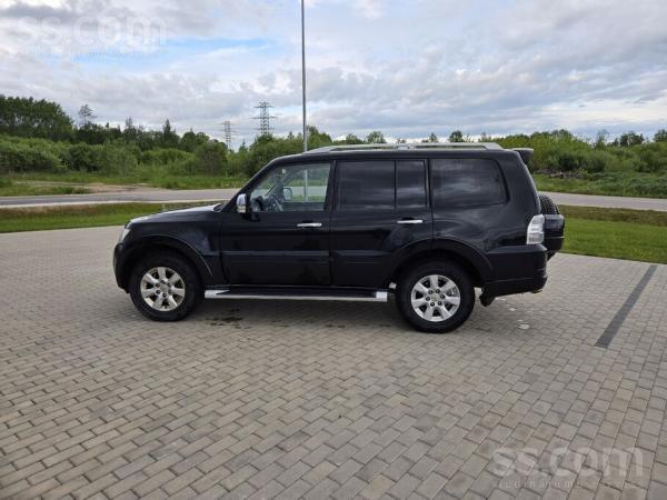 Black Mitsubishi Pajero 2012 in Gulbene, with an engine capacity of 3.50 L and mileage of 175 thousand km for 11500 €, photo 3 on AUTOMOTO.COM.LV