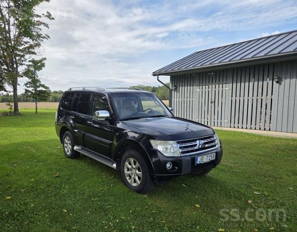 Mitsubishi Pajero 2012 Gulbene vietnē Melns Mitsubishi Pajero 2012 Gulbene, ar dzinēja tilpumu 3.50 L un nobraukumu 177 tūkst. km par 8500 €, foto 1 vietnē AUTOMOTO.COM.LV