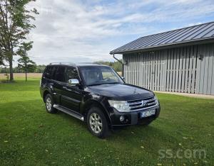 Melns Mitsubishi Pajero 2012 Gulbene, ar dzinēja tilpumu 3.50 L un nobraukumu 177 tūkst. km par 8500 €, foto 1 vietnē AUTOMOTO.COM.LV