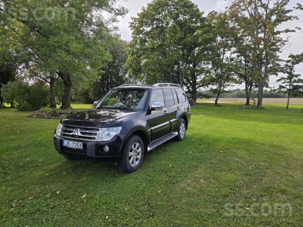 Mitsubishi Pajero 2012 Gulbene vietnē Melns Mitsubishi Pajero 2012 Gulbene, ar dzinēja tilpumu 3.50 L un nobraukumu 177 tūkst. km par 8500 €, foto 3 vietnē AUTOMOTO.COM.LV