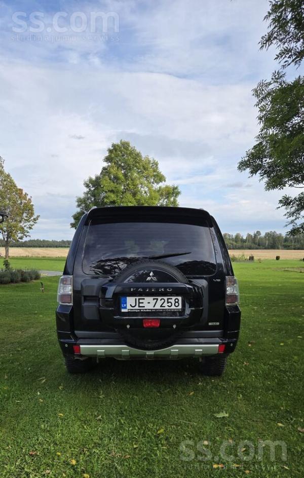 Mitsubishi Pajero 2012 Gulbene vietnē Melns Mitsubishi Pajero 2012 Gulbene, ar dzinēja tilpumu 3.50 L un nobraukumu 177 tūkst. km par 8500 €, foto 7 vietnē AUTOMOTO.COM.LV