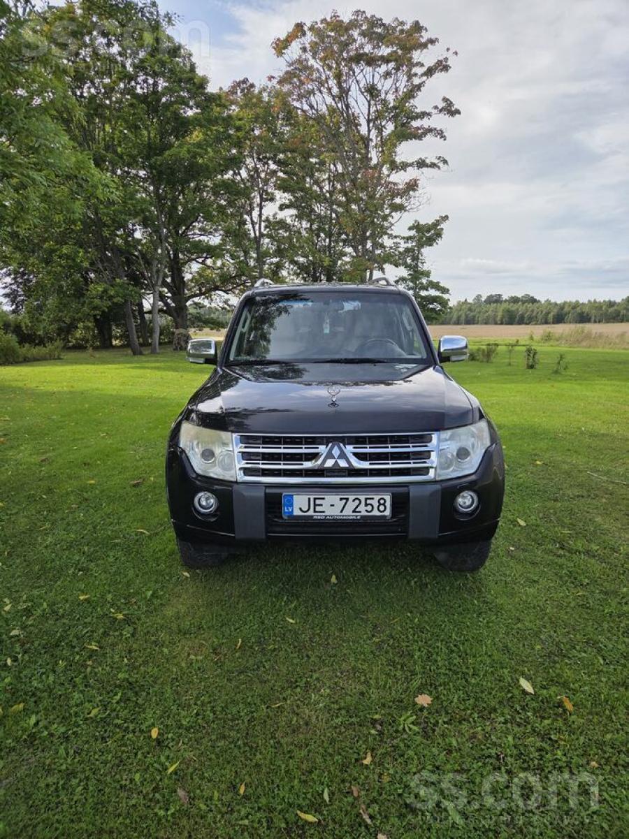 Melns Mitsubishi Pajero 2012 Gulbene, ar dzinēja tilpumu 3.50 L un nobraukumu 177 tūkst. km par 8500 €, foto 8 vietnē AUTOMOTO.COM.LV