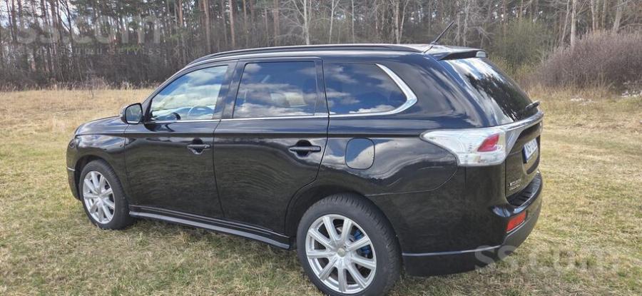 Melns Mitsubishi Pajero 2014 Rīga, ar dzinēja tilpumu 2.00 L un nobraukumu 150 tūkst. km par 9200 €, foto 1 vietnē AUTOMOTO.COM.LV