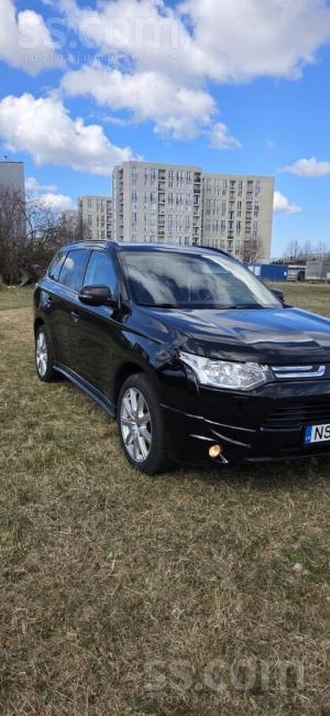 Melns Mitsubishi Pajero 2014 Rīga, ar dzinēja tilpumu 2.00 L un nobraukumu 150 tūkst. km par 9200 €, foto 3 vietnē AUTOMOTO.COM.LV