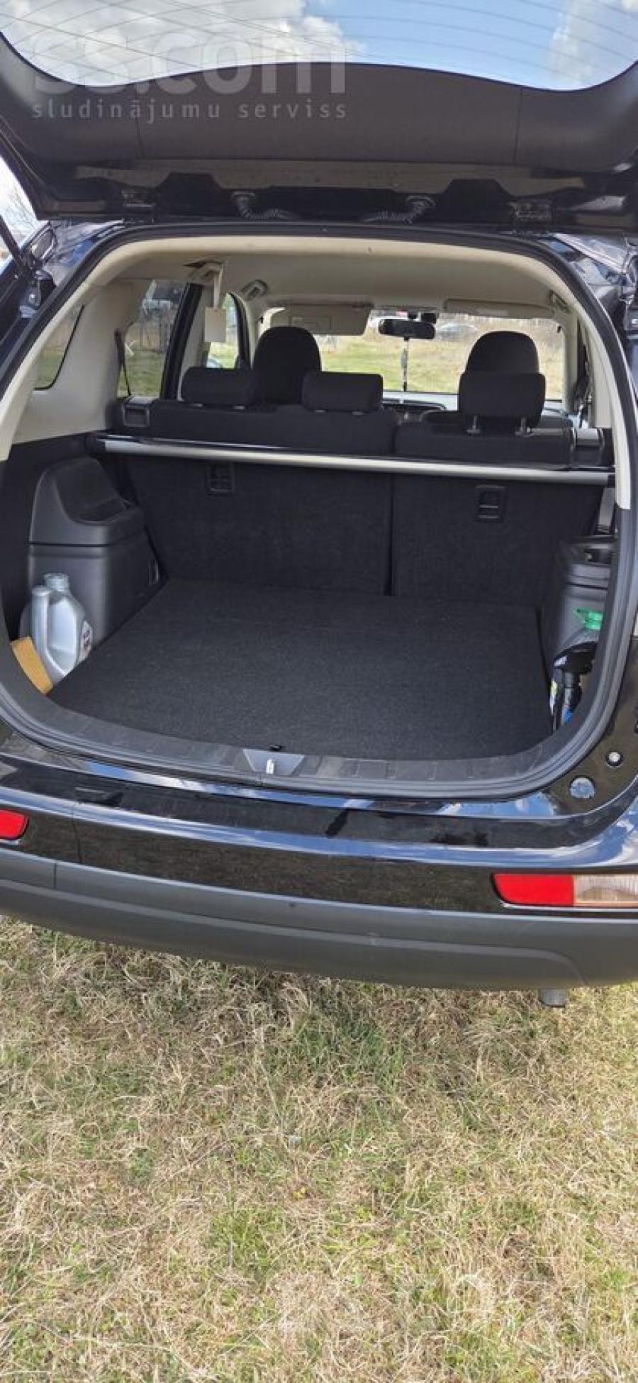 Melns Mitsubishi Pajero 2014 Rīga, ar dzinēja tilpumu 2.00 L un nobraukumu 150 tūkst. km par 9200 €, foto 9 vietnē AUTOMOTO.COM.LV