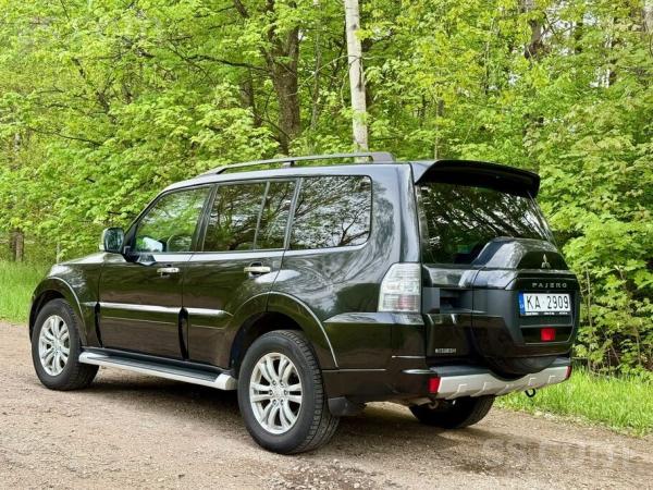 Melns Mitsubishi Pajero 2015 Rīga, ar dzinēja tilpumu 3.20 L un nobraukumu 203 tūkst. km par 16600 €, foto 3 vietnē AUTOMOTO.COM.LV