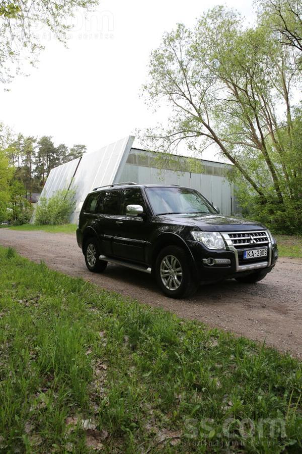 Melns Mitsubishi Pajero 2015 Rīga, ar dzinēja tilpumu 3.20 L un nobraukumu 203 tūkst. km par 16600 €, foto 4 vietnē AUTOMOTO.COM.LV