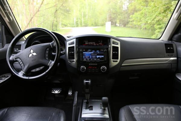 Melns Mitsubishi Pajero 2015 Rīga, ar dzinēja tilpumu 3.20 L un nobraukumu 203 tūkst. km par 16600 €, foto 5 vietnē AUTOMOTO.COM.LV